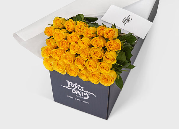 18 Yellow Roses Gift Box | Roses Only Singapore